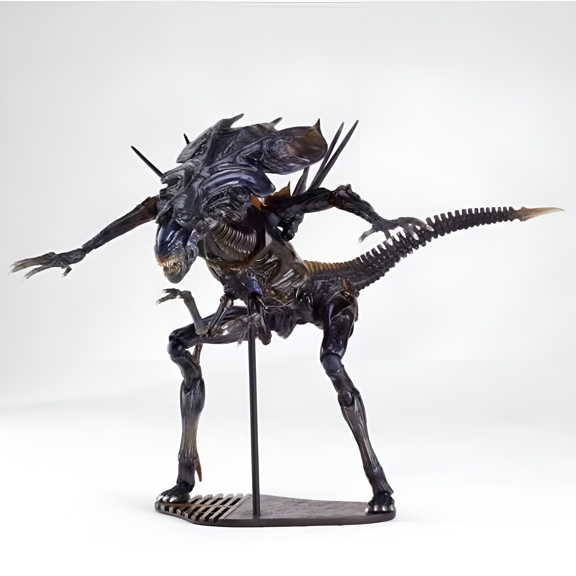 Alien 1986 - Xenomorph Queen Action Figure - 101 Multimedia